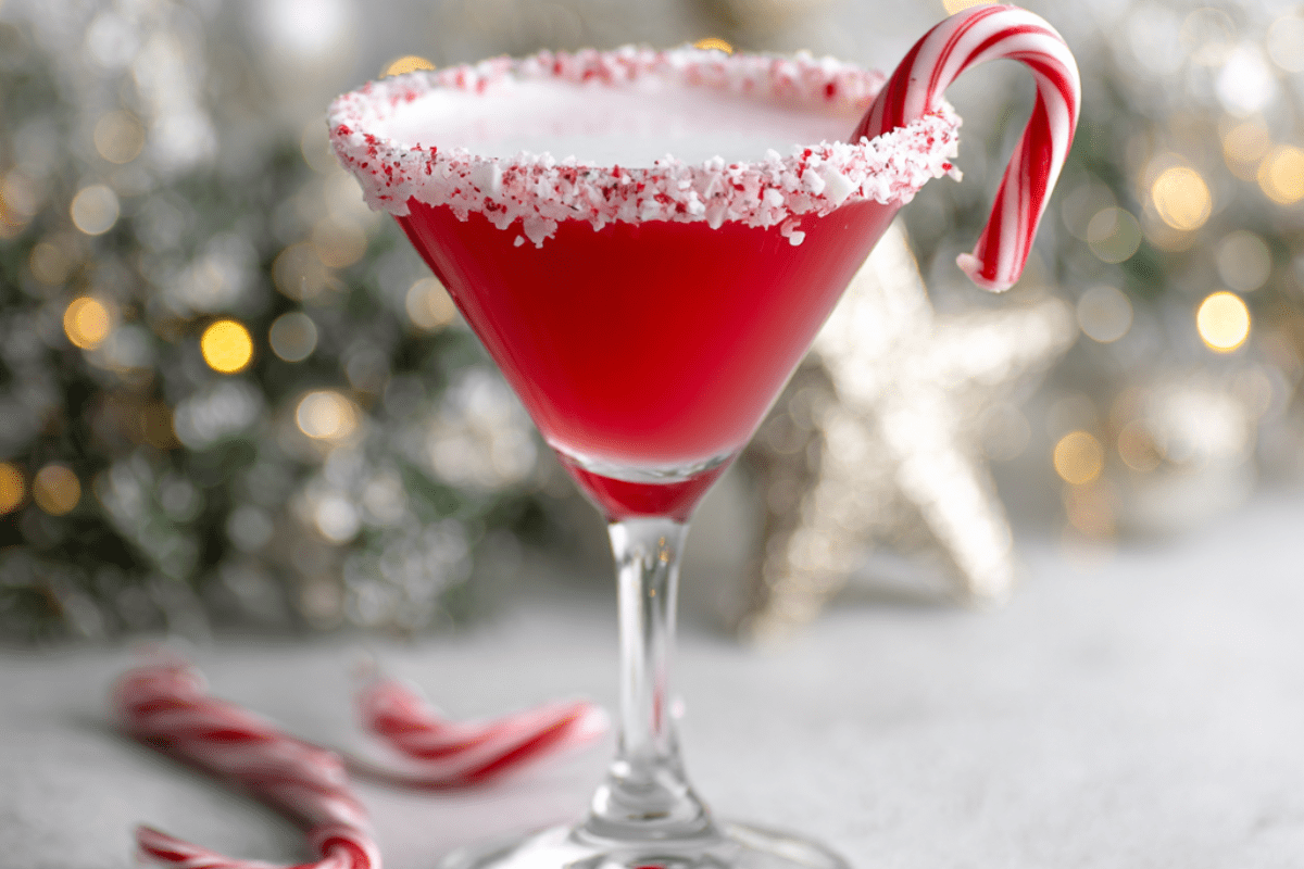 Mrs. Claus Cocktail – 2-Step Festive Holiday Elegance